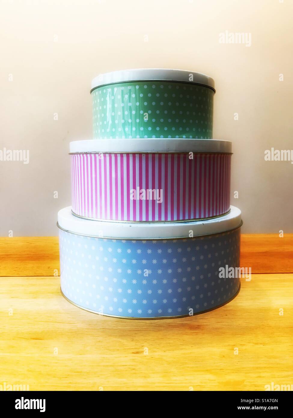 Tins of biscuit hi-res stock photography and images - Alamy