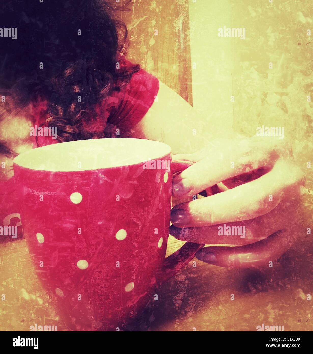 Hand holding red mug hi-res stock photography and images - Alamy