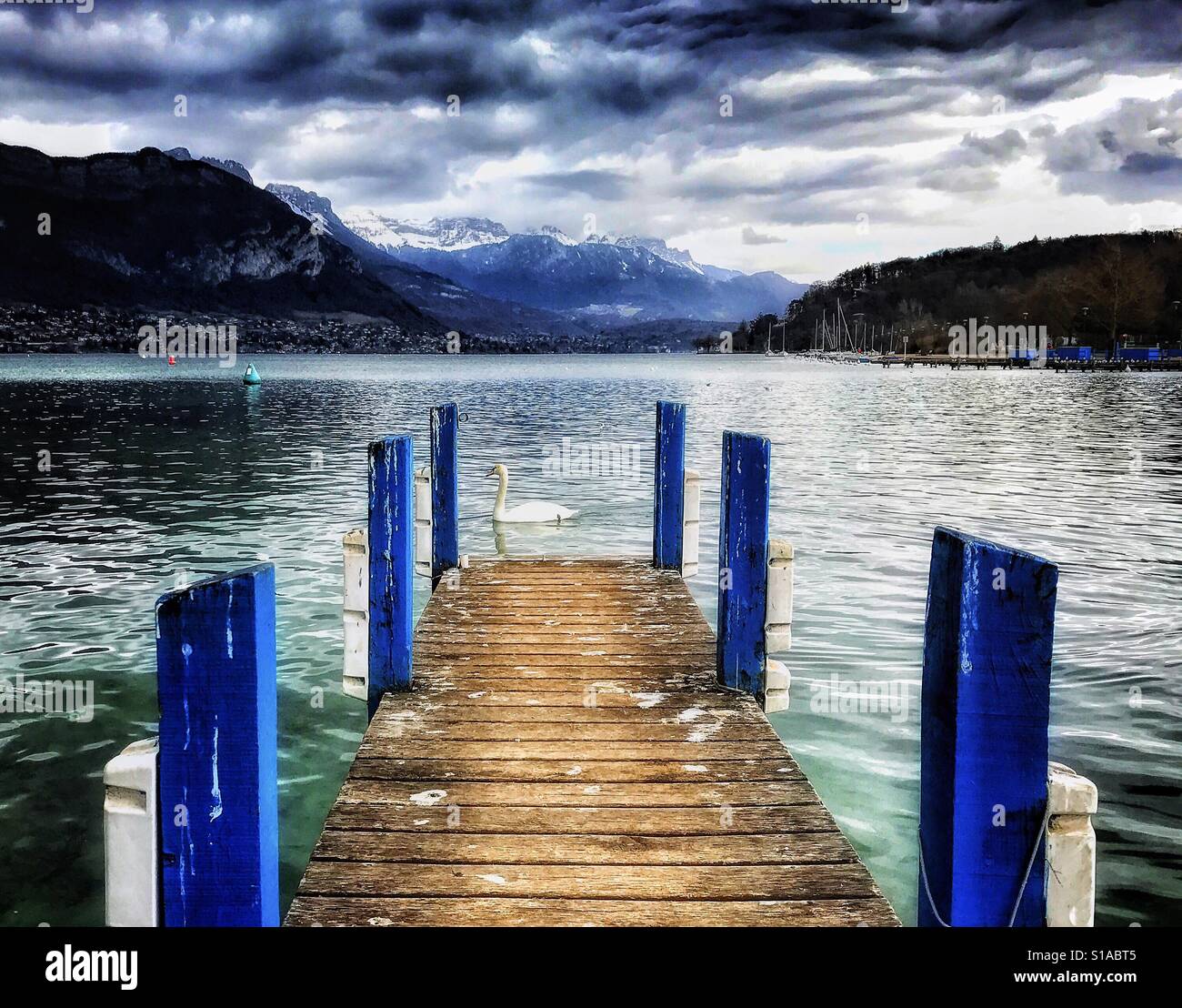 Lake piers hi-res stock photography and images - Alamy