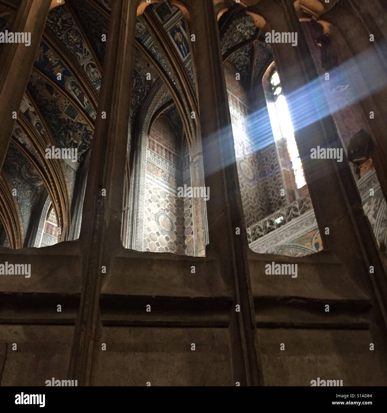 Light shining through church window hi-res stock photography and images ...