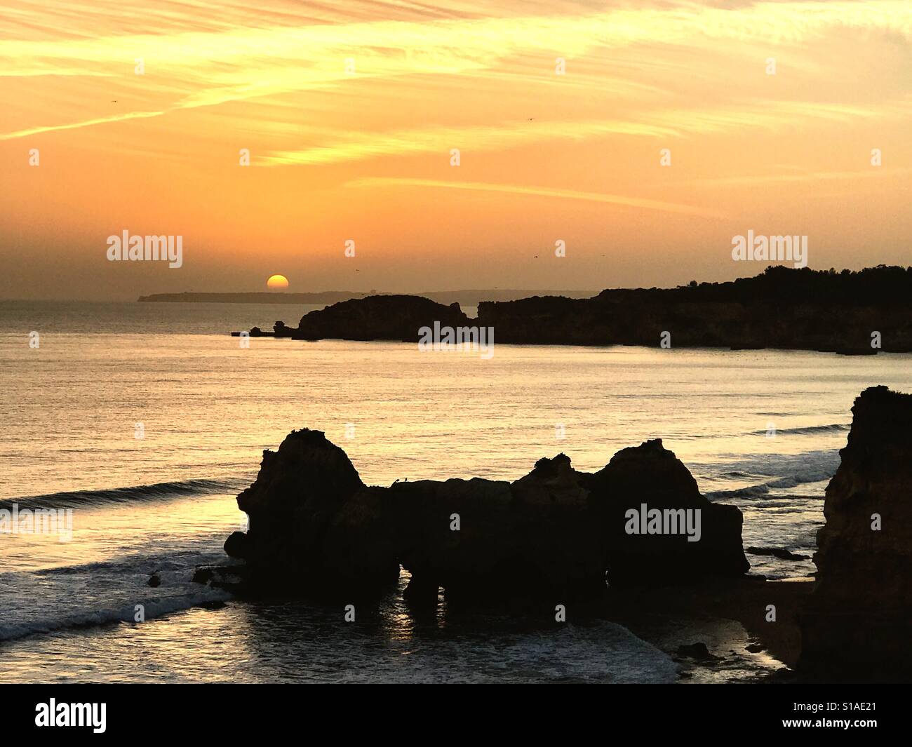 Praia da rocha portugal sunset hi-res stock photography and images - Alamy