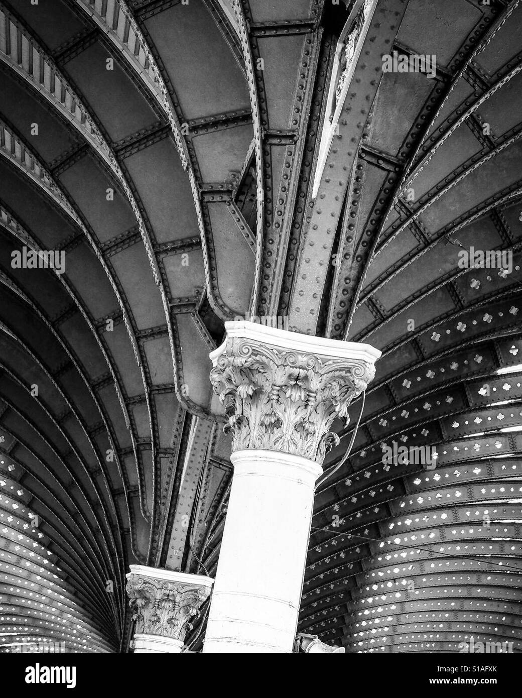 York train station england Black and White Stock Photos & Images - Alamy