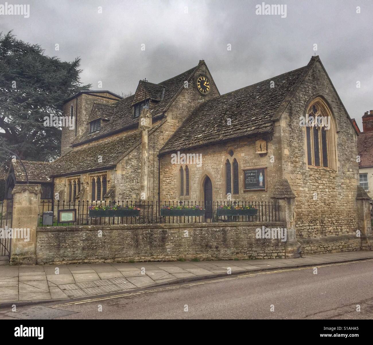 Old English Churches High Resolution Stock Photography and Images - Alamy