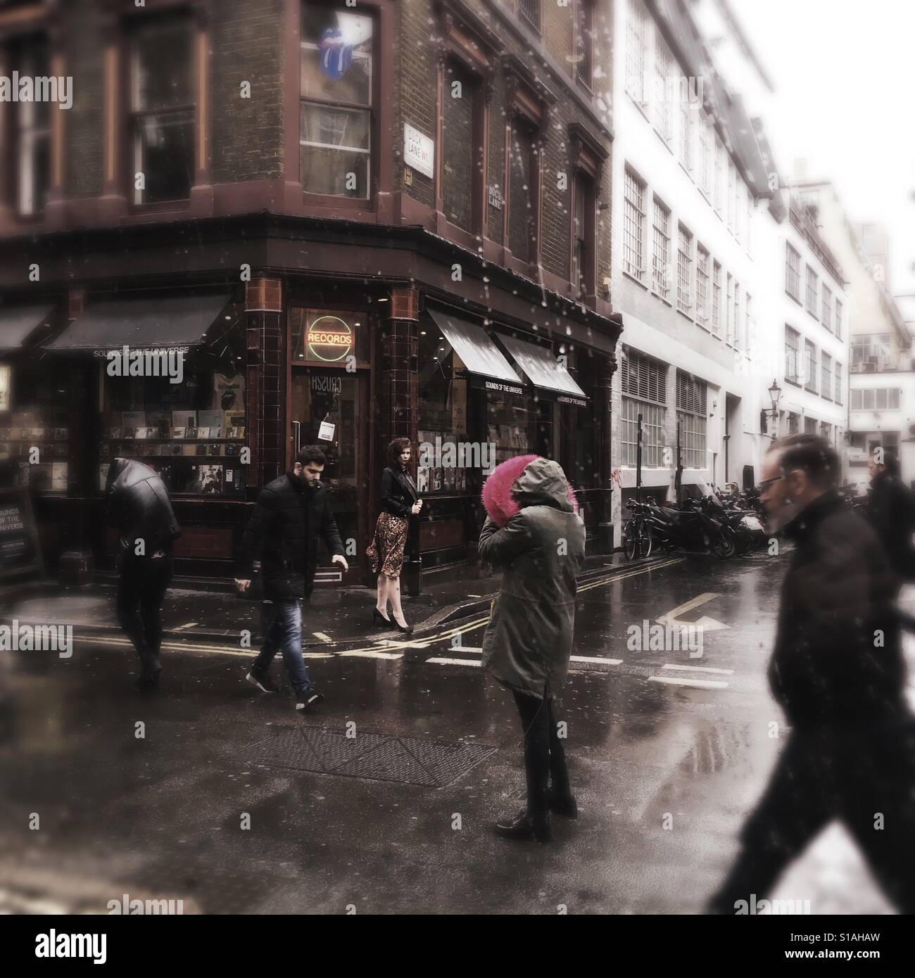 Wet people hi-res stock photography and images - Alamy