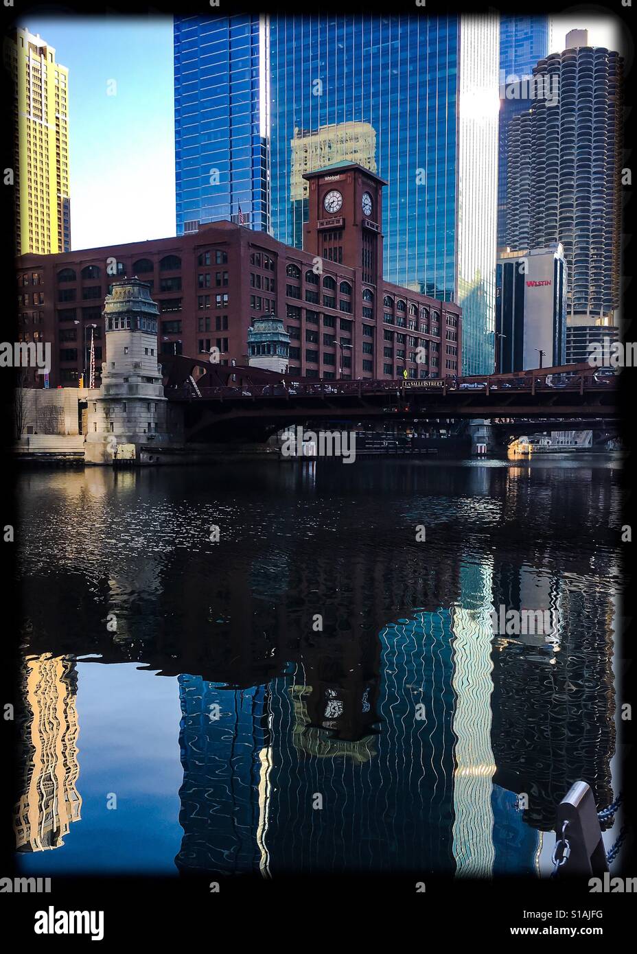 Chicago river bridgehouse hi-res stock photography and images - Alamy