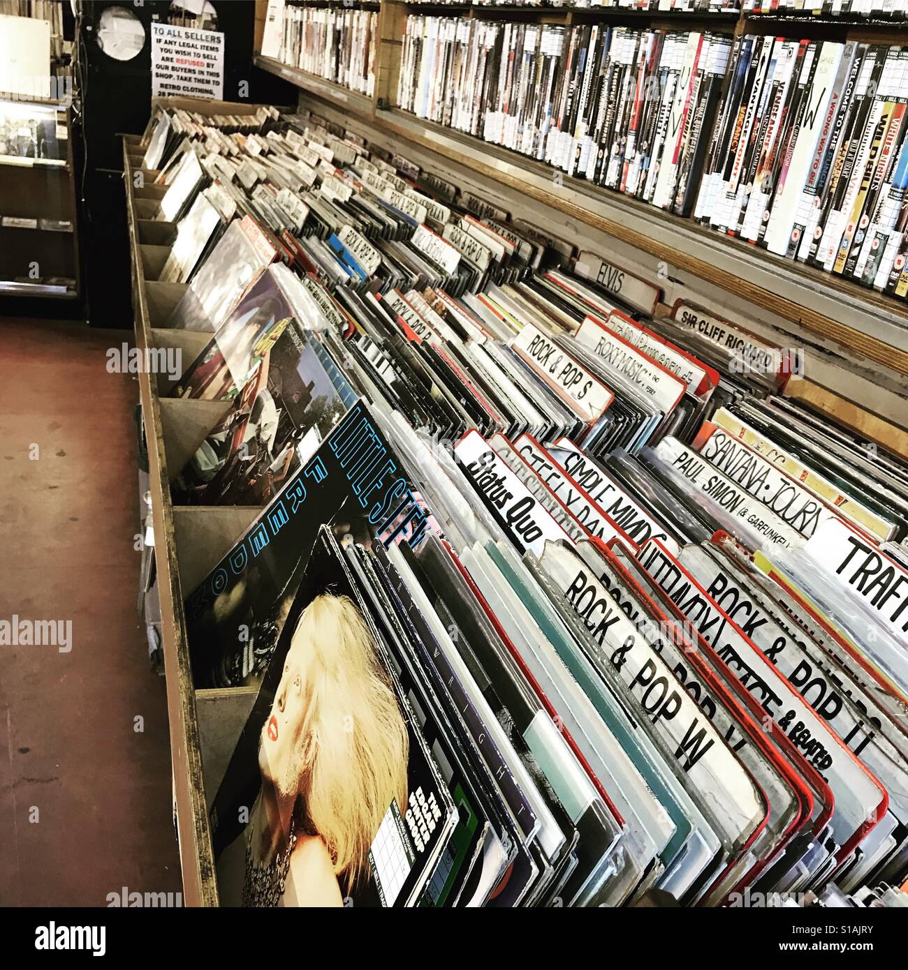Record shop vinyl hi-res stock photography and images - Alamy
