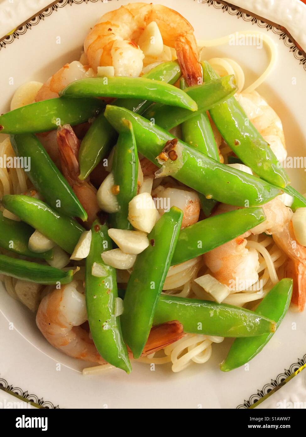 Snap pea spaghetti hi-res stock photography and images - Alamy
