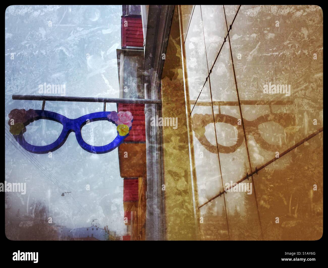 Optics shop sign Stock Photo - Alamy