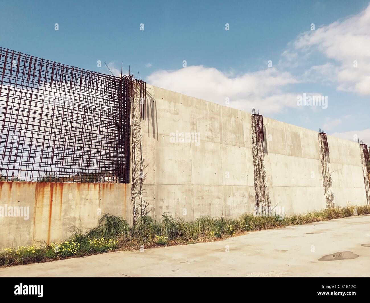 Building and construction site smartphone stock photos and images - Alamy