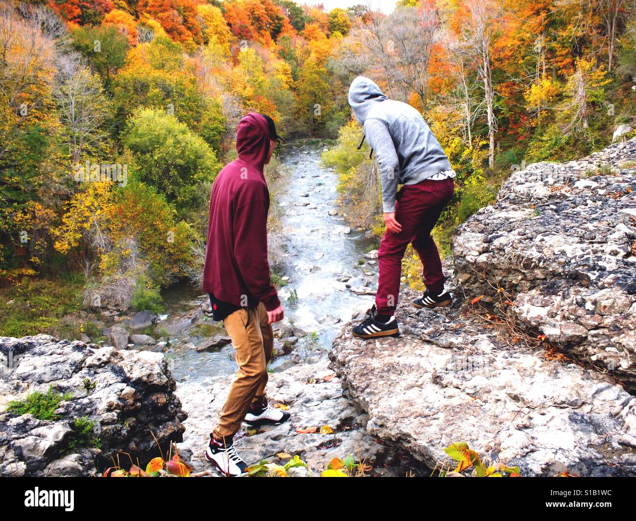Boys exploring river hi-res stock photography and images - Alamy