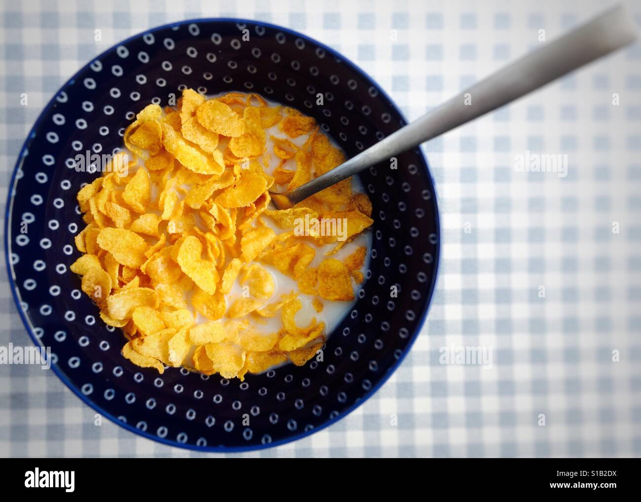 Bowl of cornflakes Stock Photo - Alamy