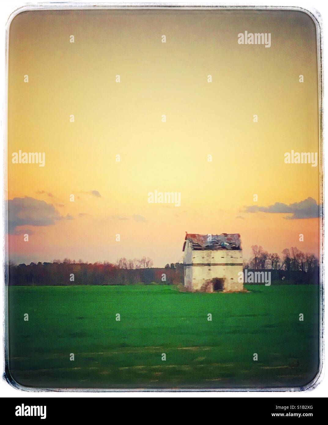 Large wooden shack hi-res stock photography and images - Alamy