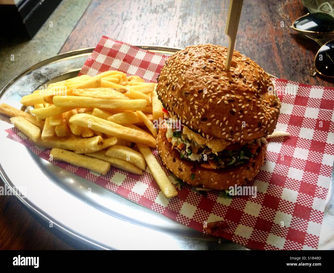 Fries and burger hi-res stock photography and images - Alamy