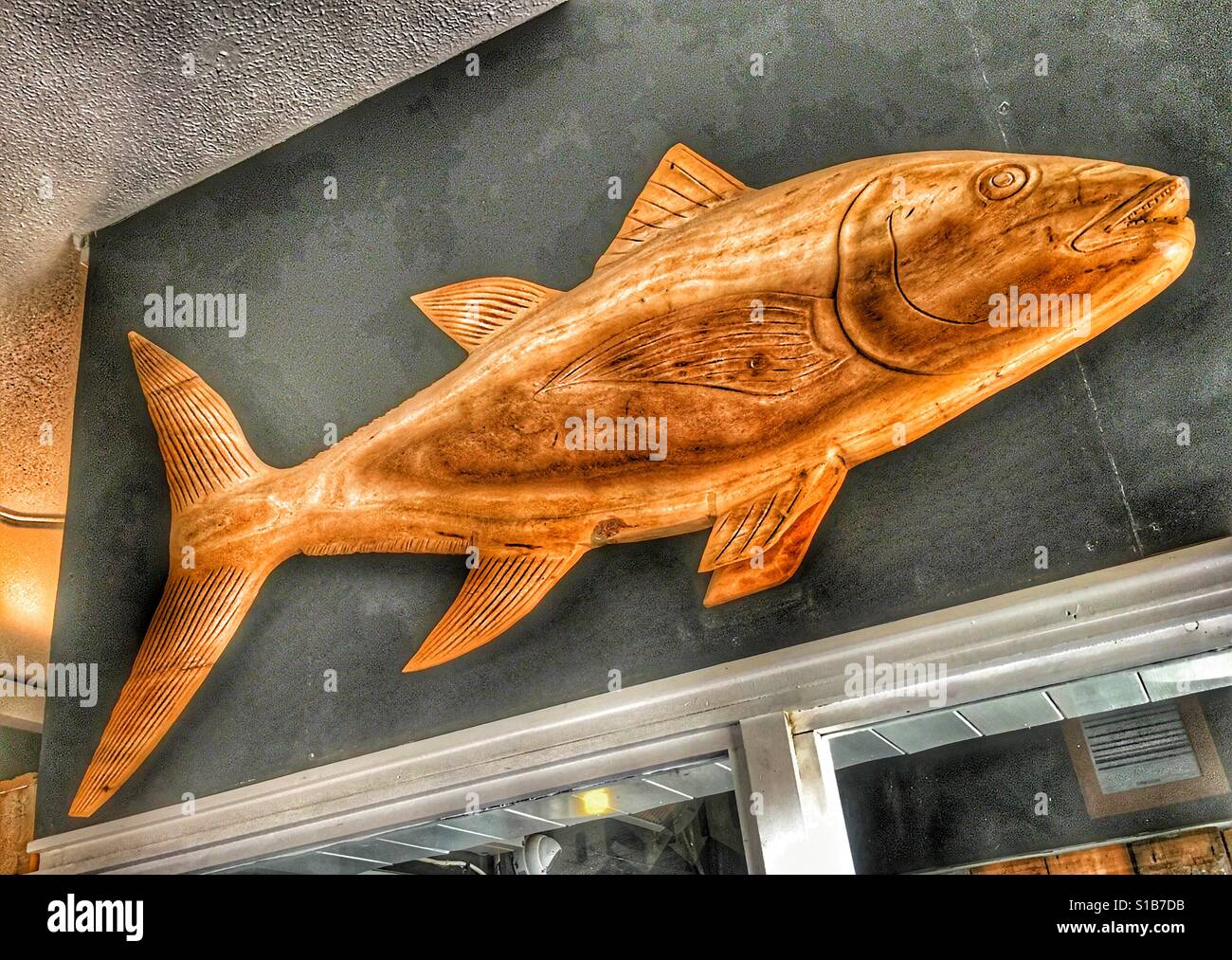 Wood wooden fish carving hi-res stock photography and images - Alamy
