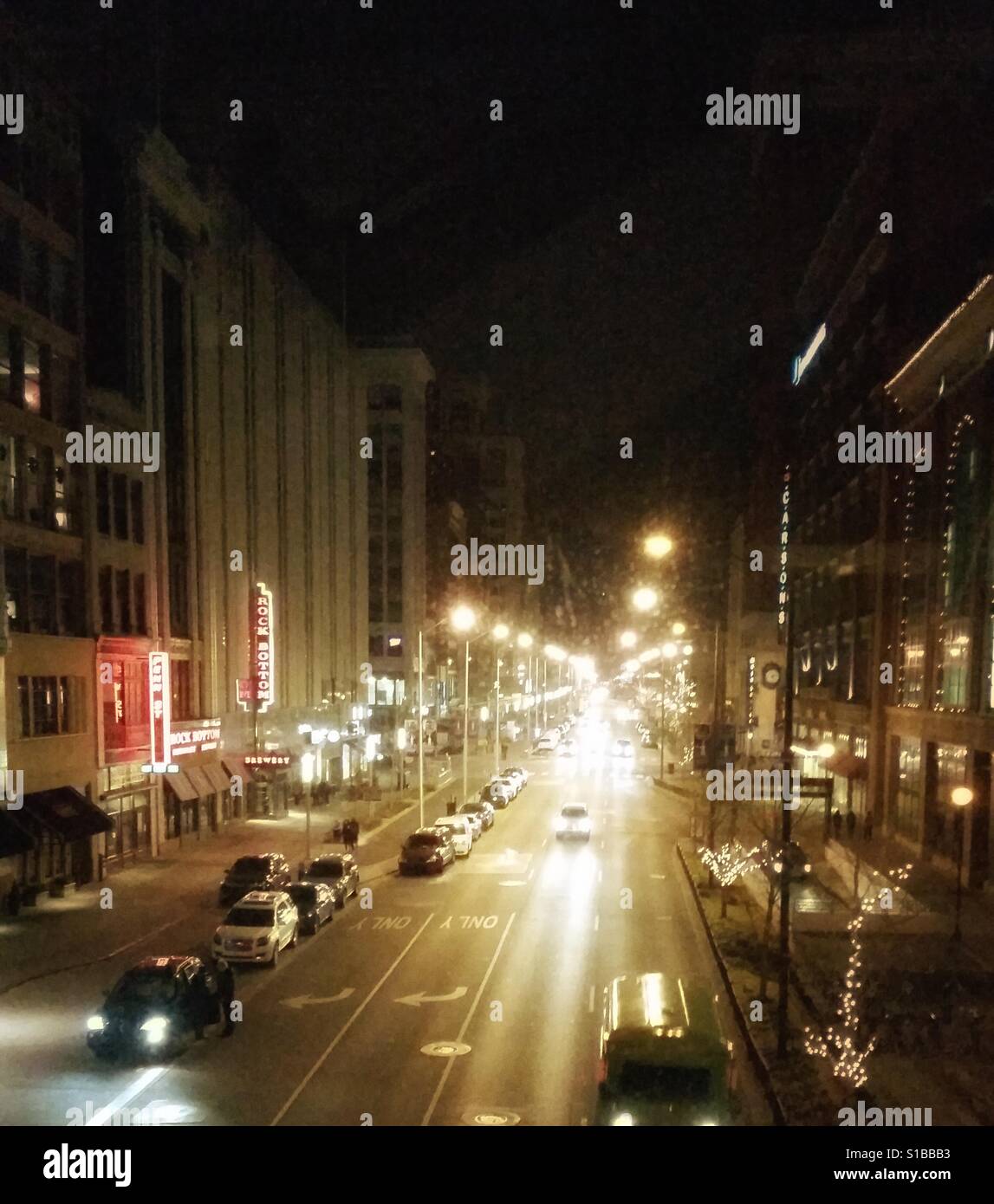 Street Scene at Night Stock Photo - Alamy