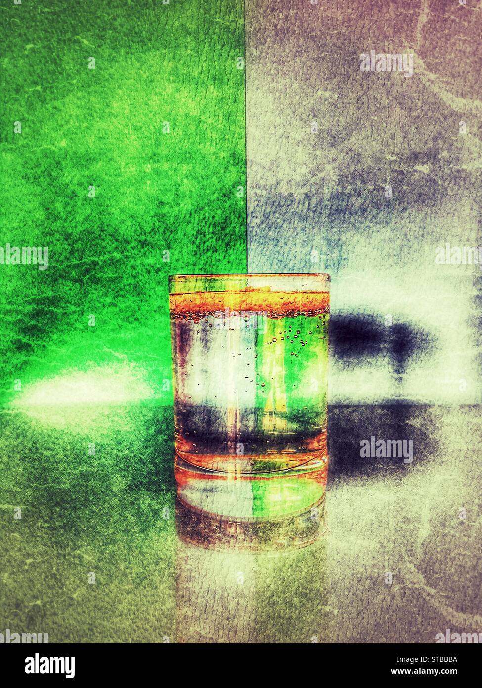 Glass of clear fizzy drink and a slice of lemon Stock Photo - Alamy