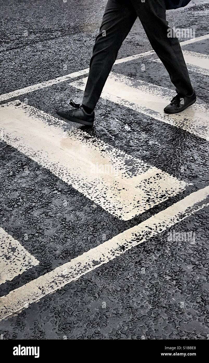 Crossing the lines hi-res stock photography and images - Alamy
