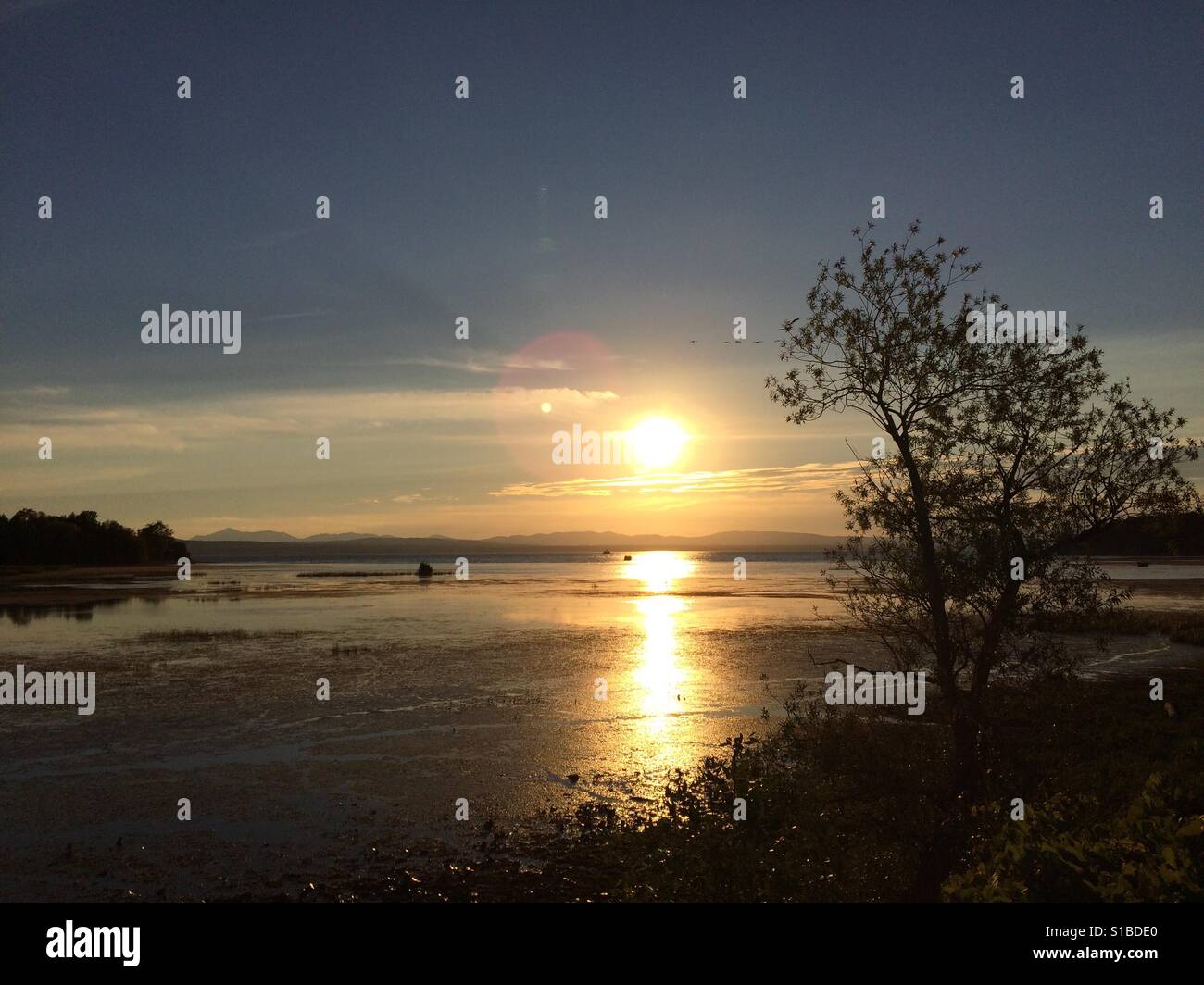 Lake champlain sunset hi-res stock photography and images - Alamy