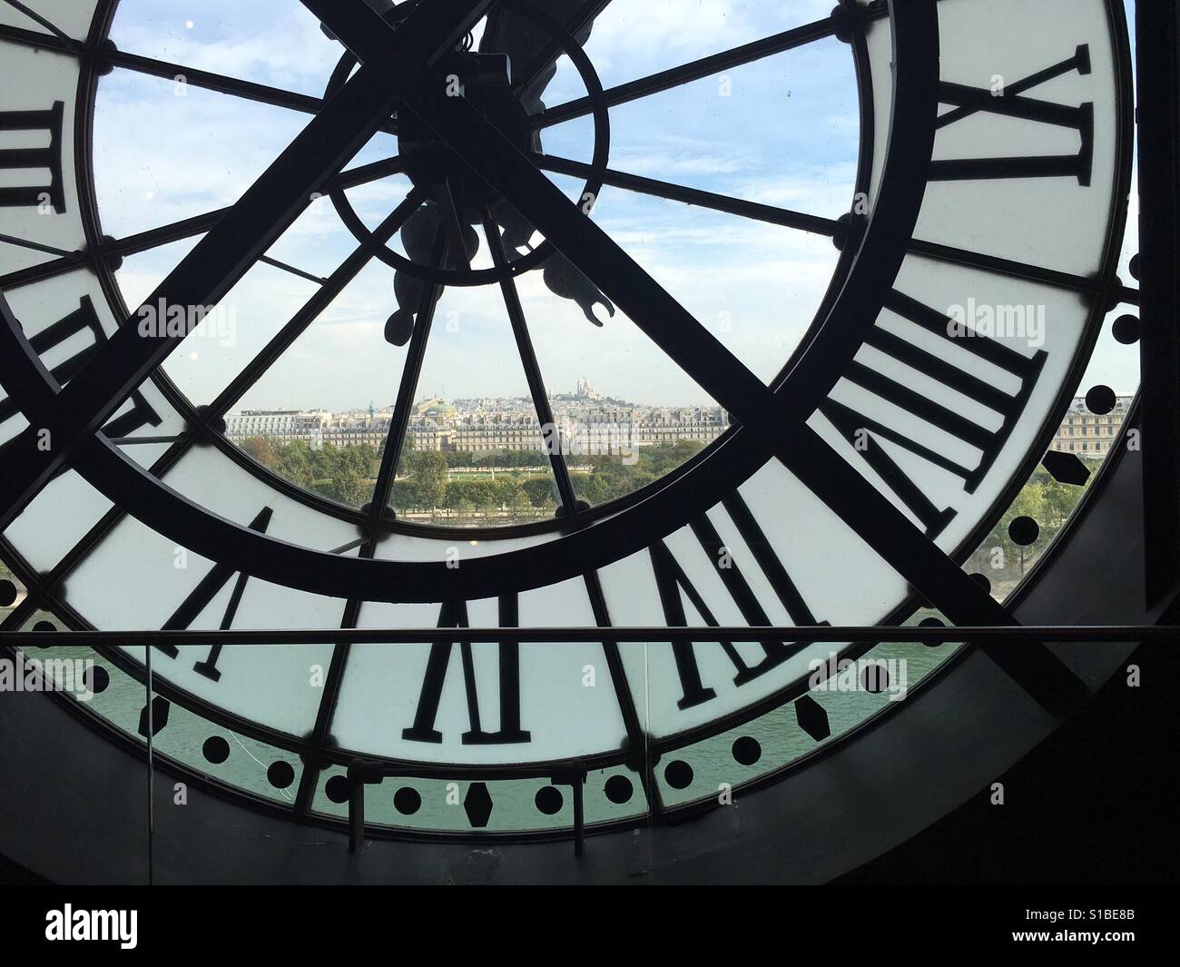 Clock view hi-res stock photography and images - Alamy