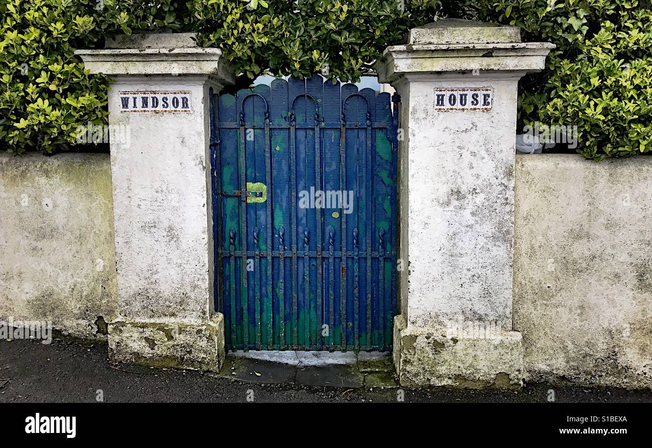 Bushes gate hi-res stock photography and images - Alamy