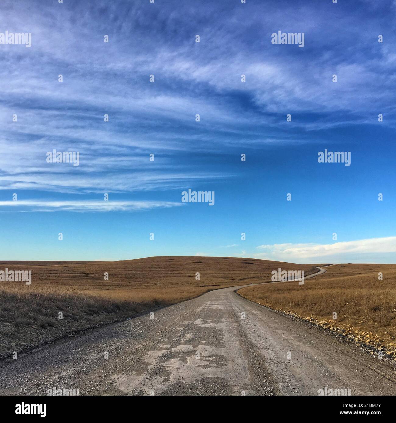Prairie road hi-res stock photography and images - Alamy