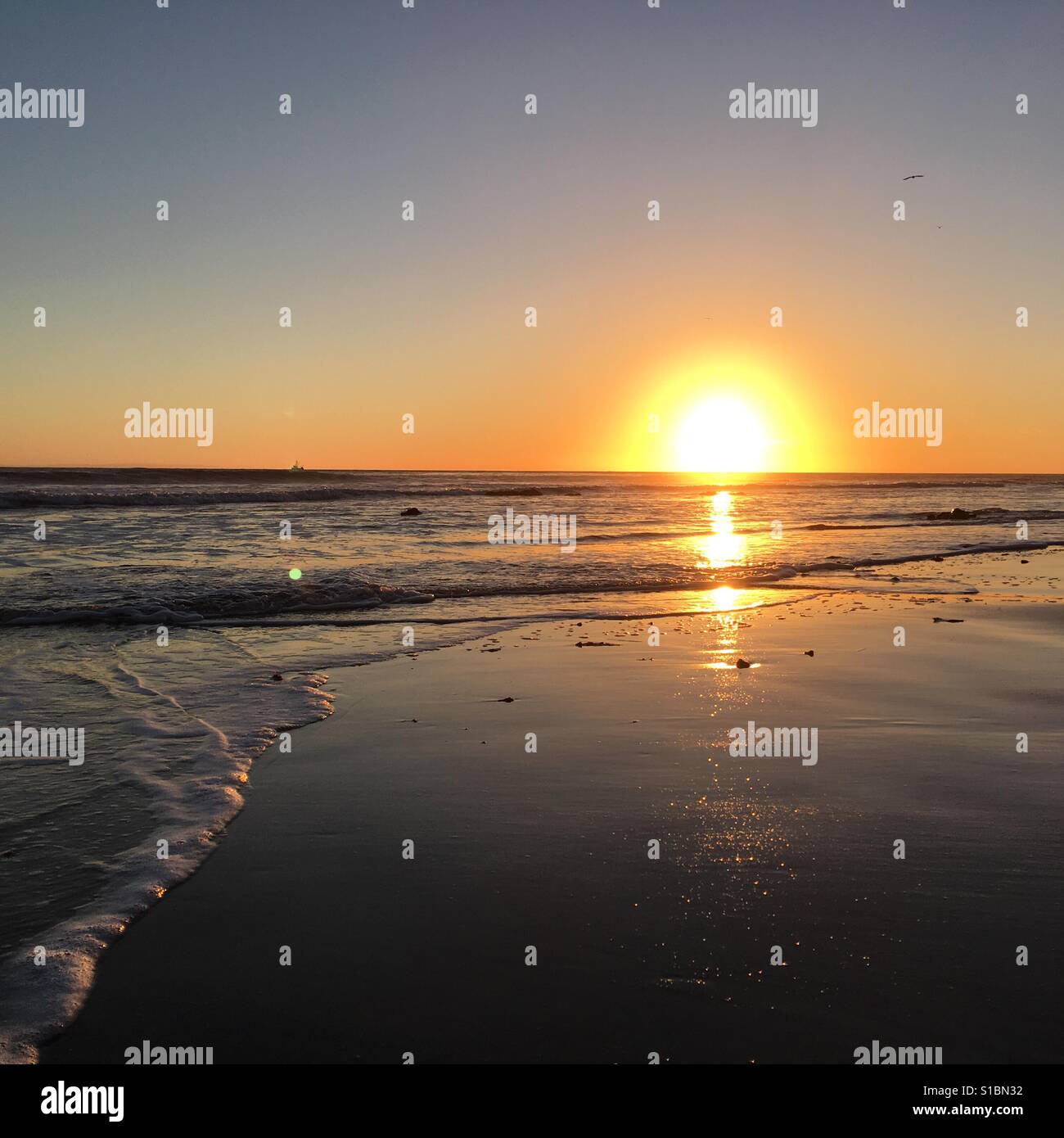 California beach sunset hi-res stock photography and images - Alamy