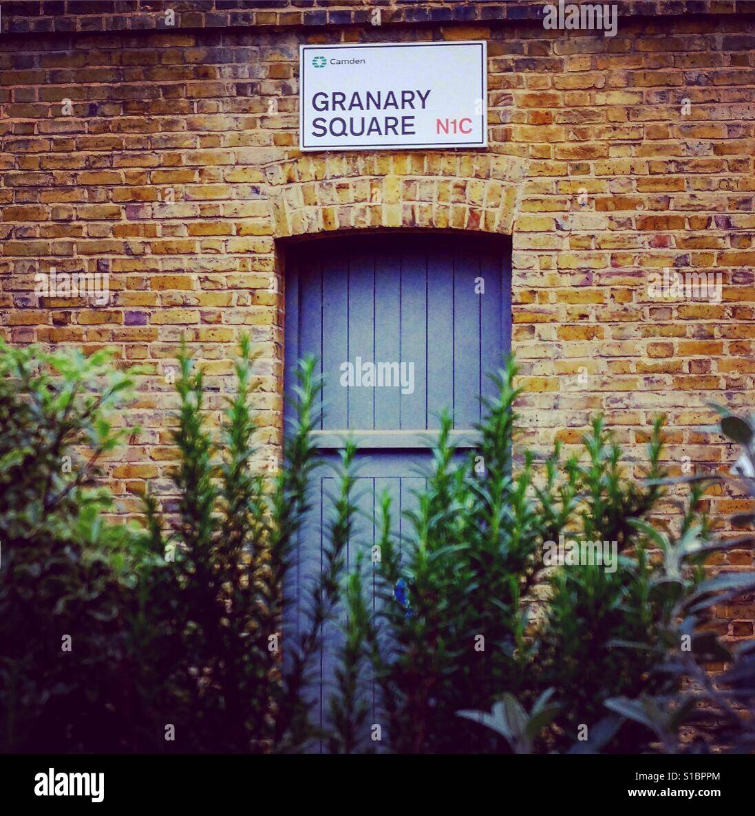 Granary Square, London, Nc1 Stock Photo - Alamy
