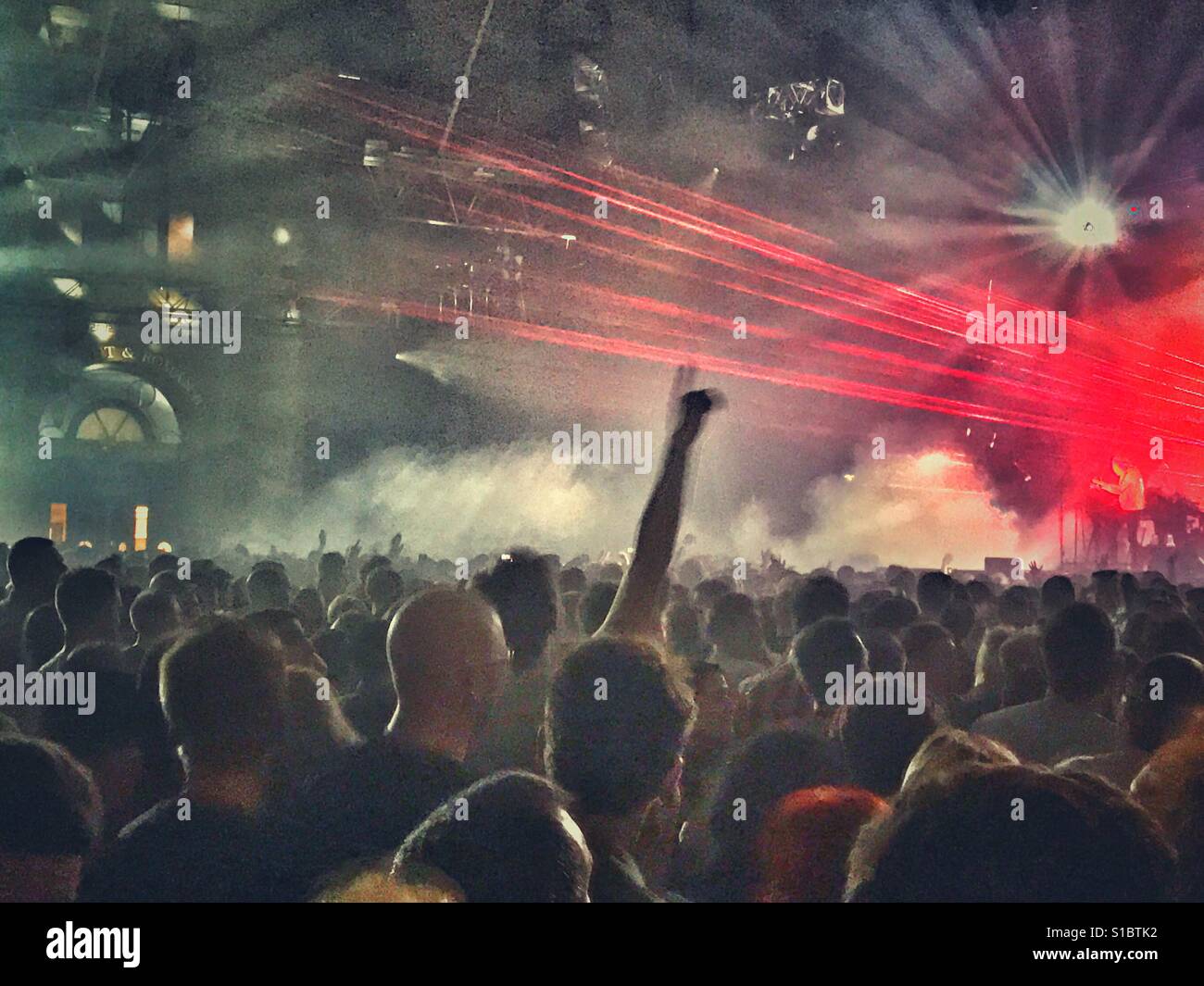 Crowd at a concert hi-res stock photography and images - Alamy