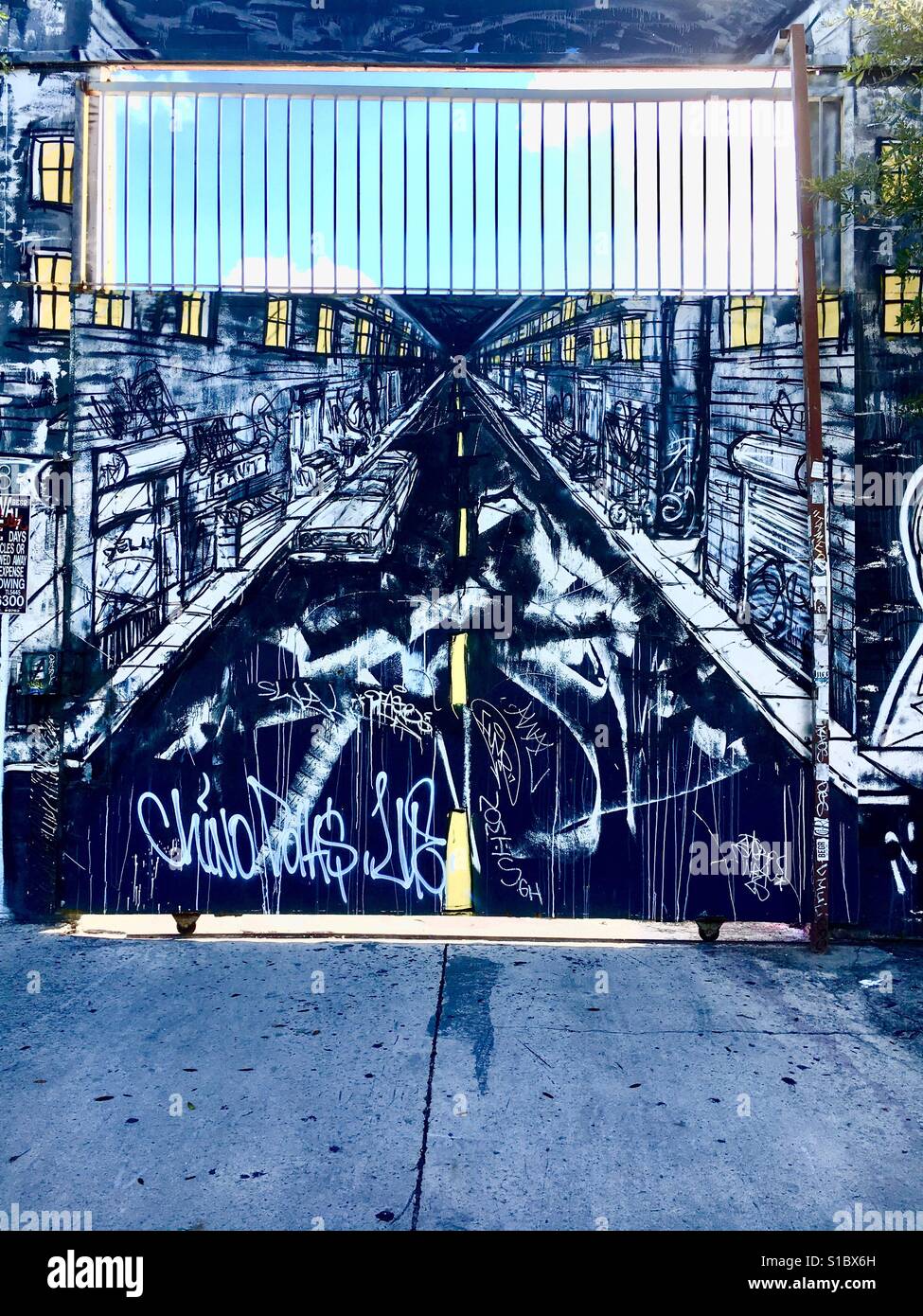 Sidewalk with gate hi-res stock photography and images - Alamy