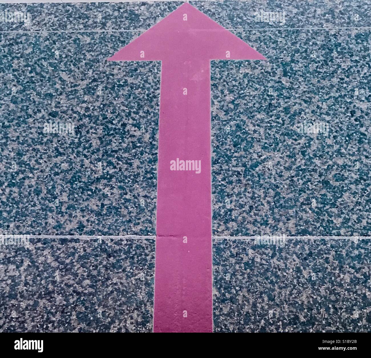 Singapore mrt arrow pointing ahead (inverted Colours Stock Photo - Alamy