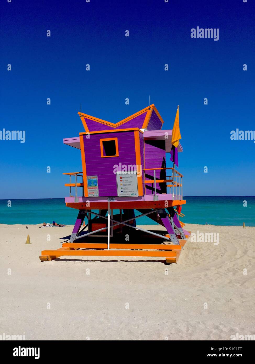 Lifeguard station miami hi-res stock photography and images - Alamy