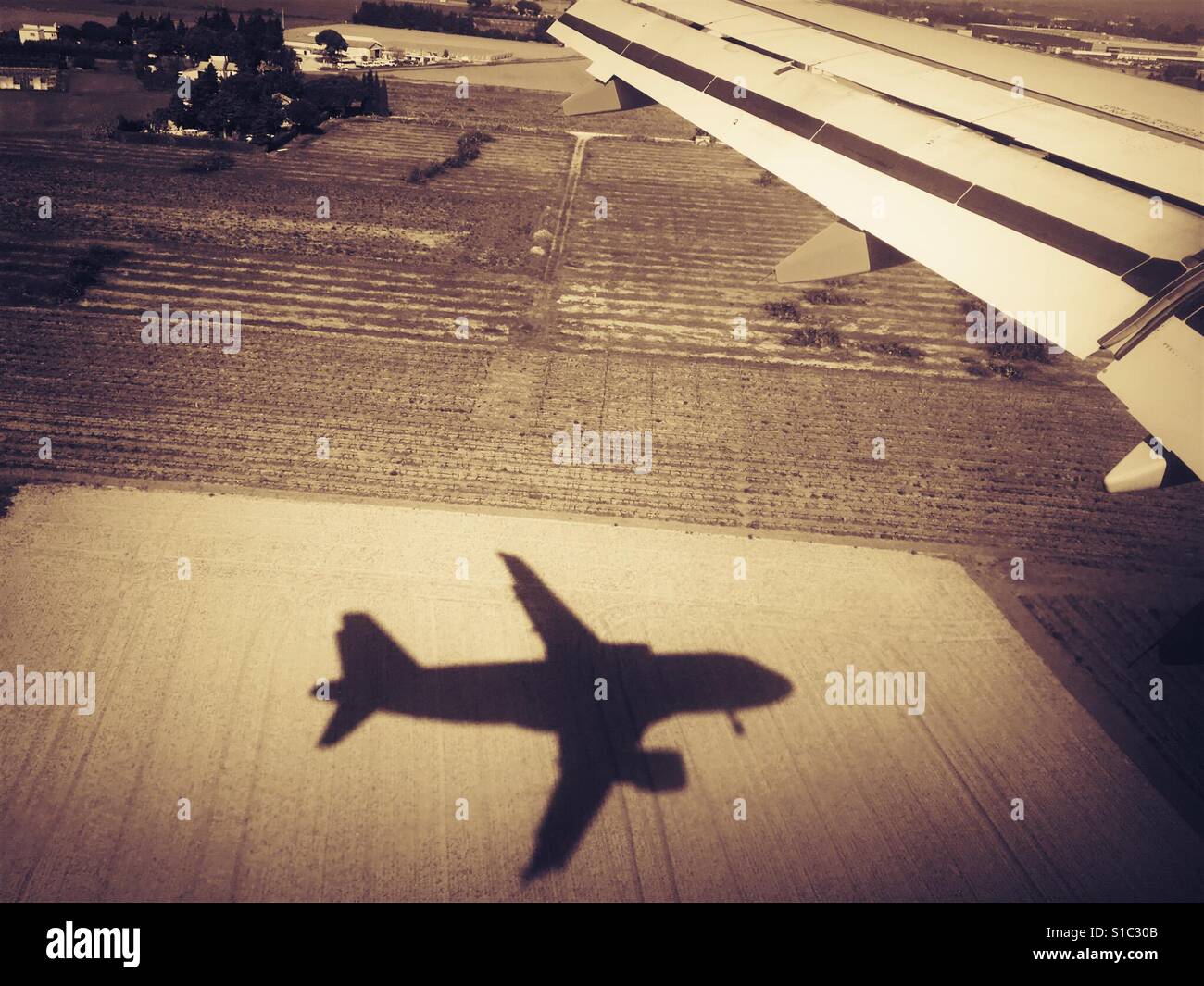 Airplane shadow hi-res stock photography and images - Alamy