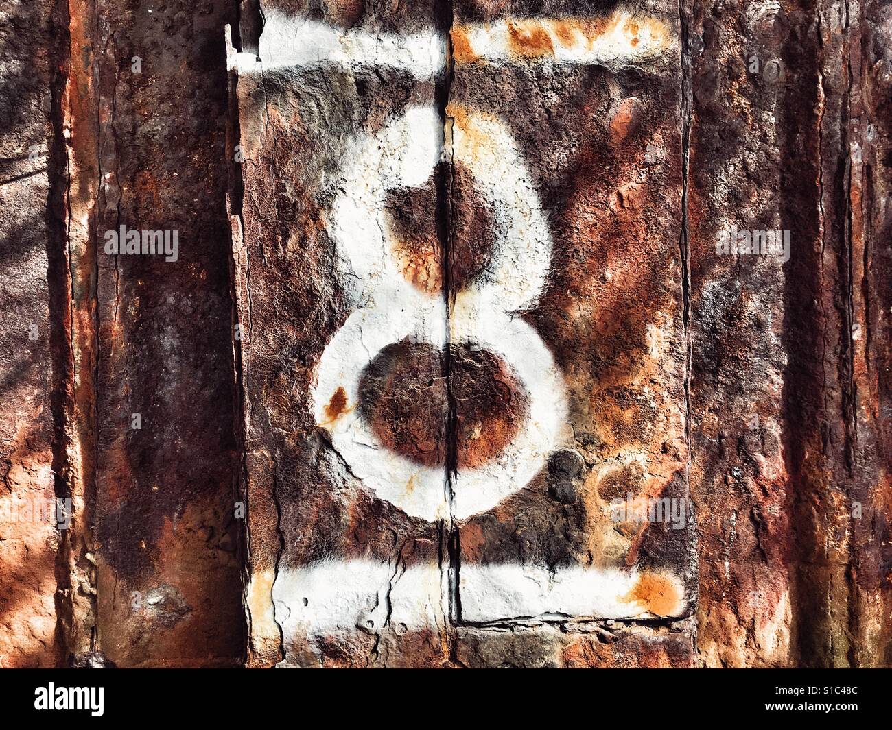 Number 8 spray painted on sea wall Stock Photo - Alamy