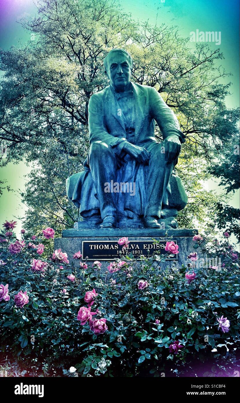 Thomas edison statue hi-res stock photography and images - Alamy