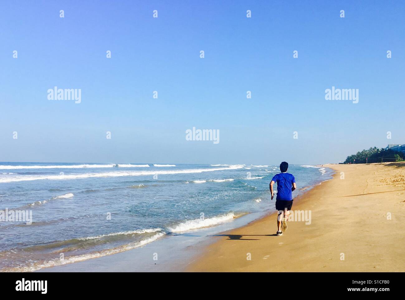 Boy running on beach hi-res stock photography and images - Alamy