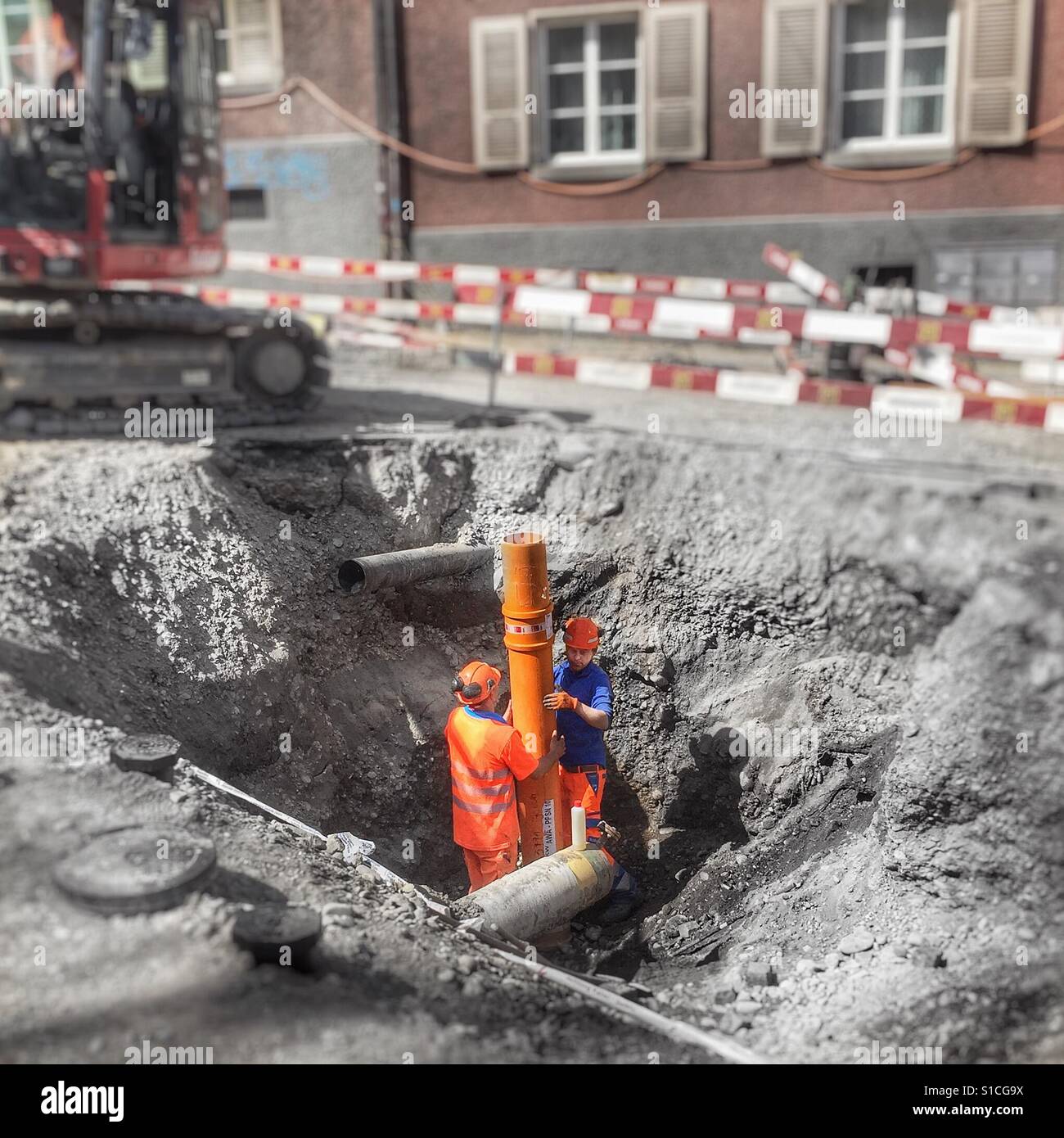 Two construction workers in hi-res stock photography and images - Alamy