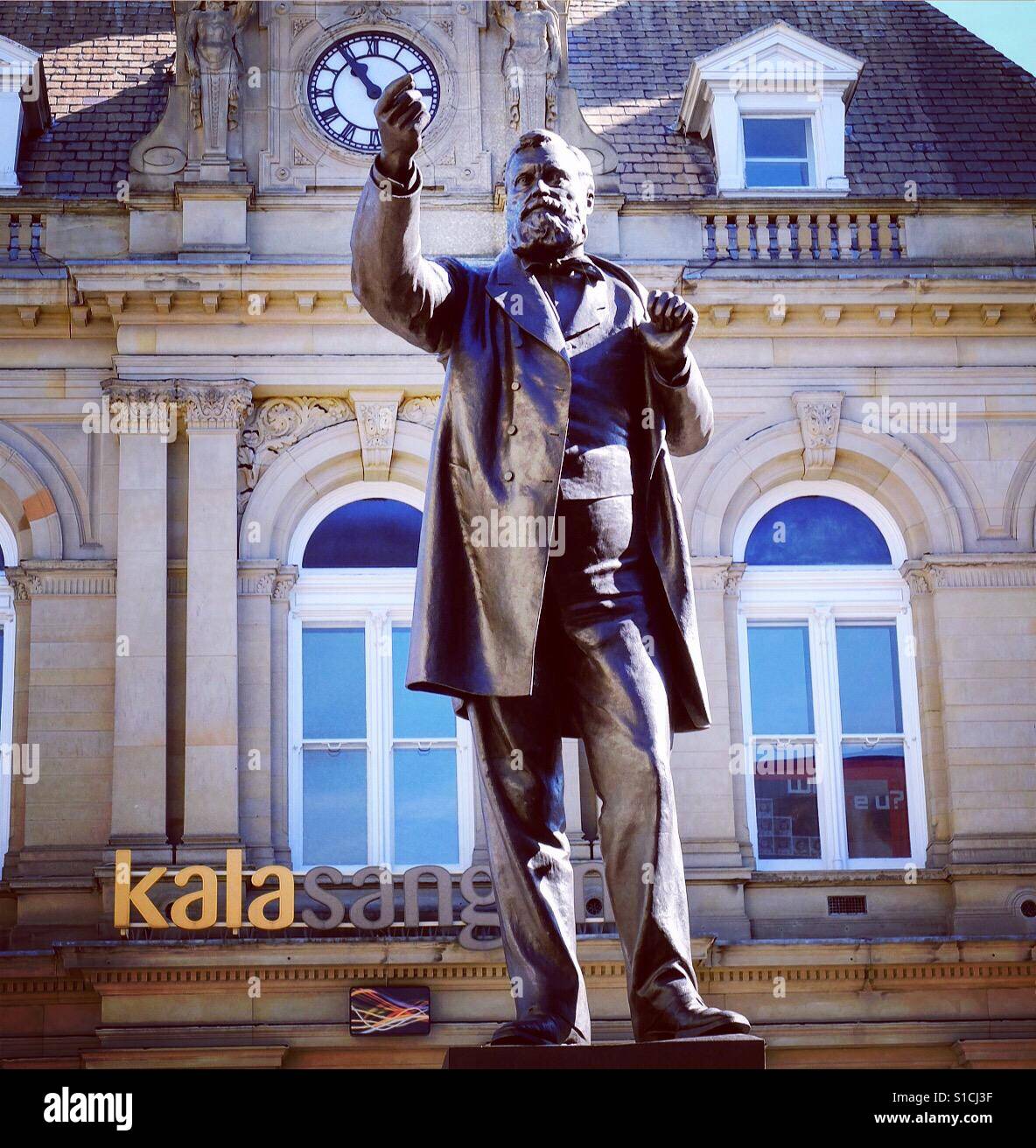 Bradford William Forster Statue outside Kala Sangam Stock Photo - Alamy