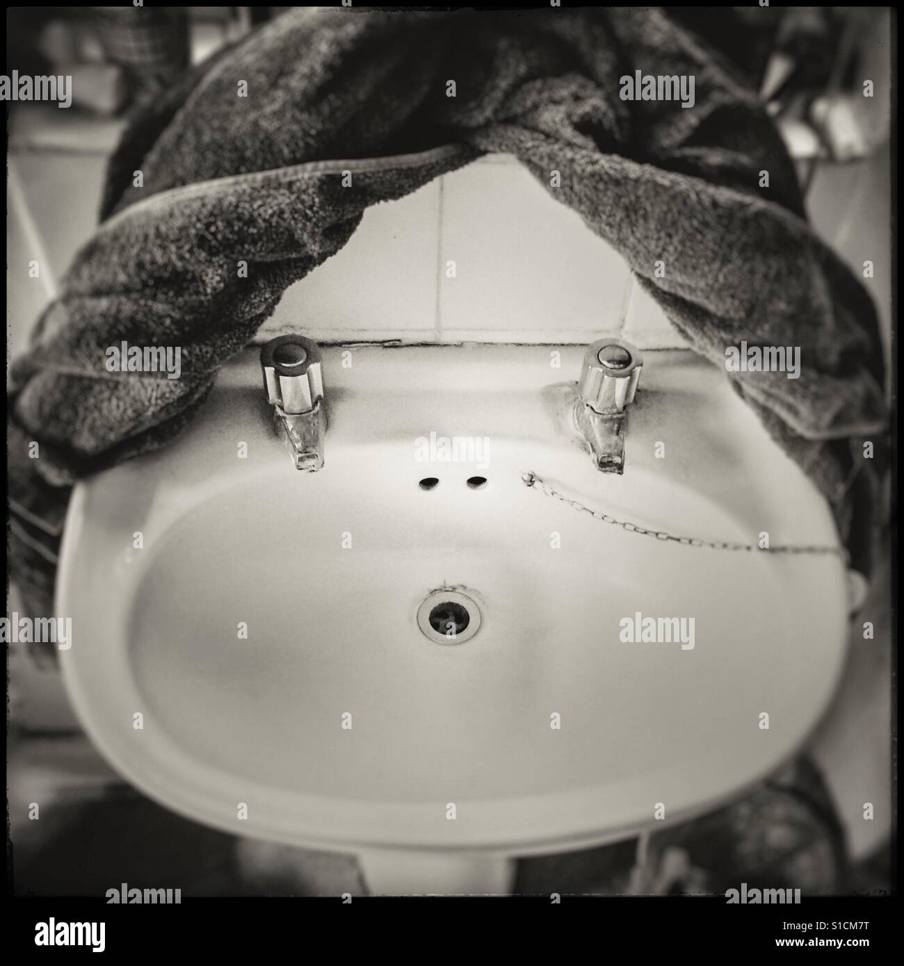 Face washing basin hi-res stock photography and images - Alamy