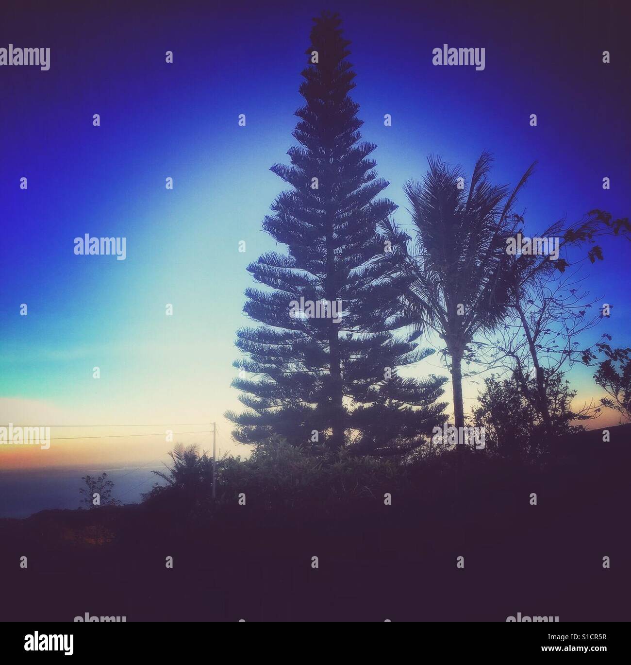 Dusk colors hi-res stock photography and images - Alamy