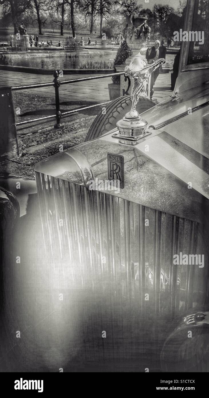 Vintage rolls royce emblem hi-res stock photography and images - Alamy