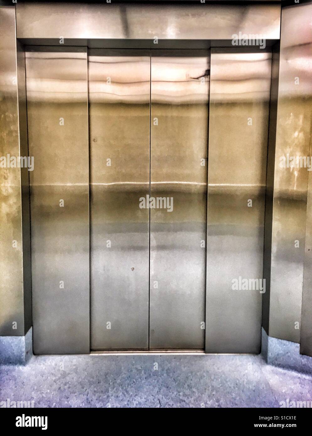 Elevators door hi-res stock photography and images - Alamy