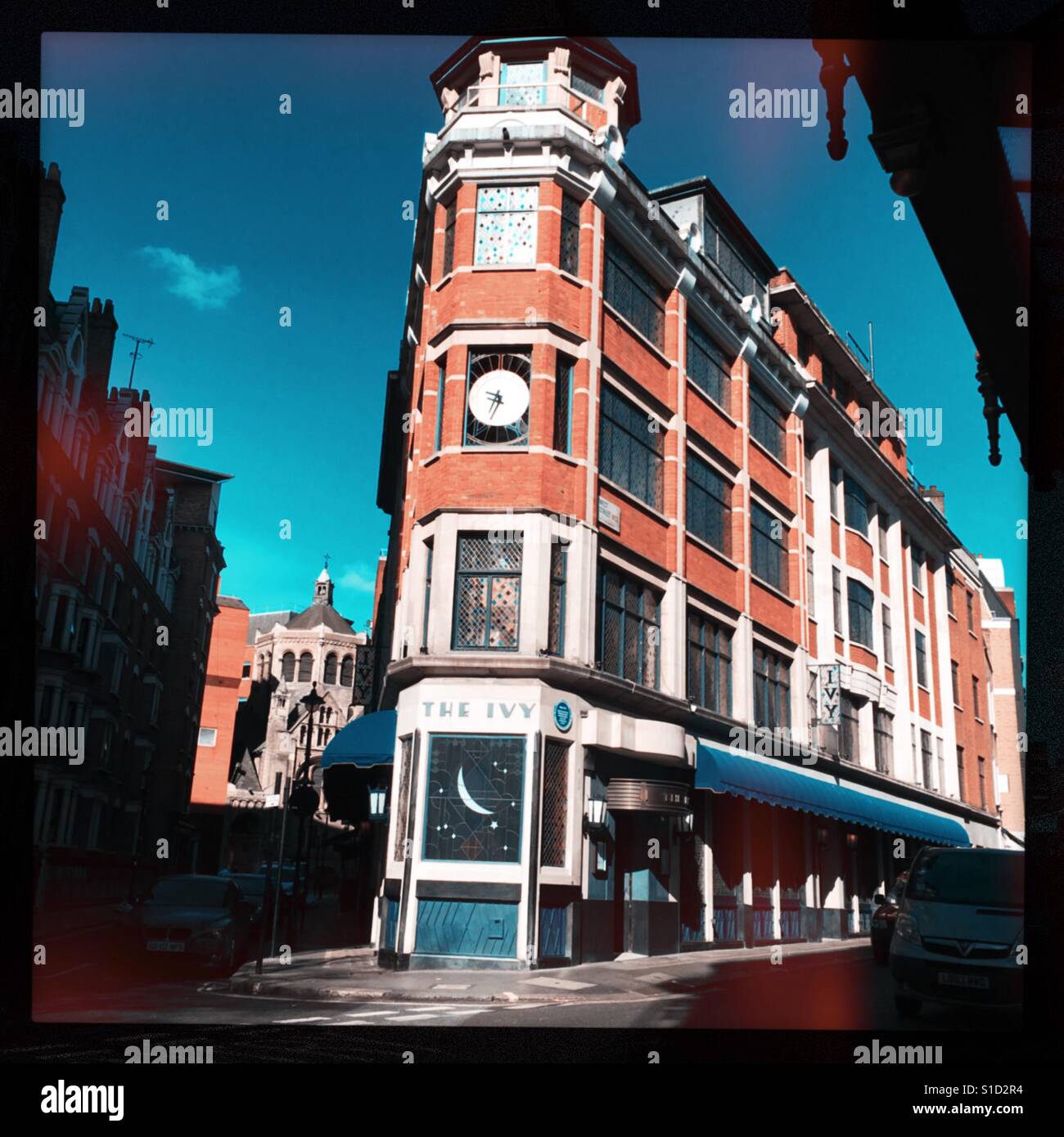 The ivy restaurant hi-res stock photography and images - Alamy