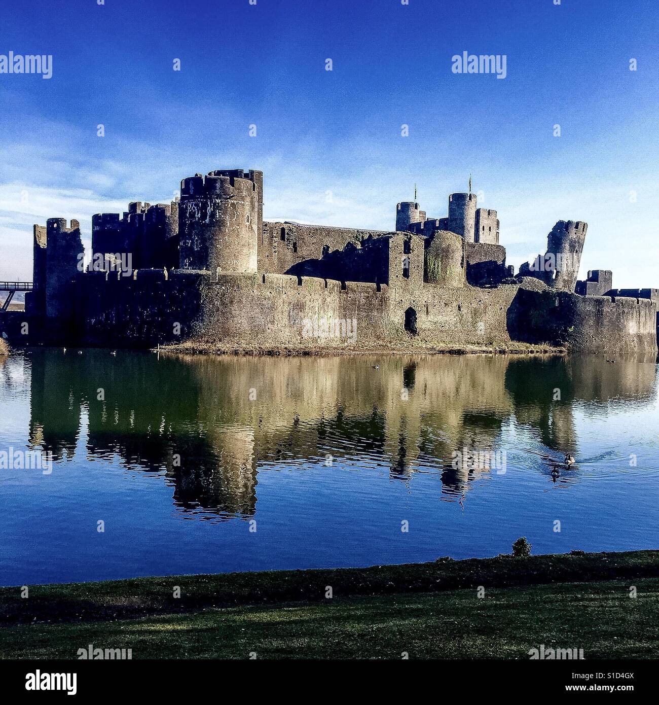 Caerphilly castle hi-res stock photography and images - Alamy