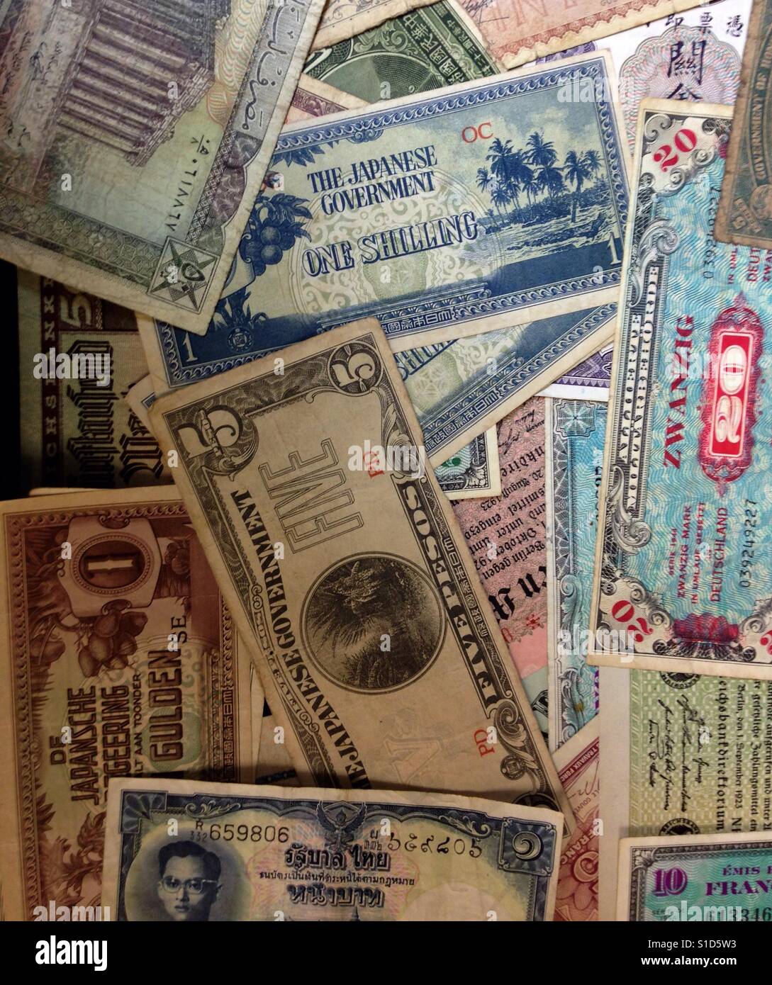 Foreign banknotes hi-res stock photography and images - Alamy