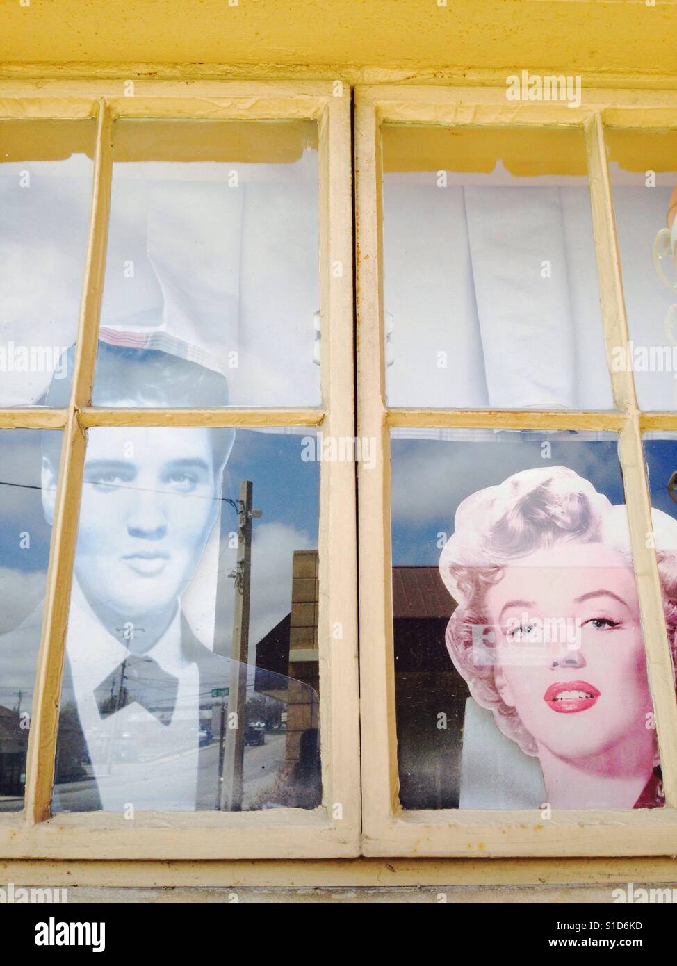 Stars through window hi-res stock photography and images - Alamy