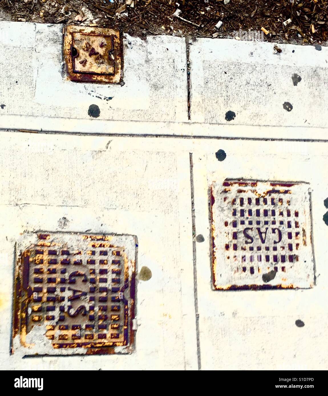 Gas manhole cover hi-res stock photography and images - Alamy