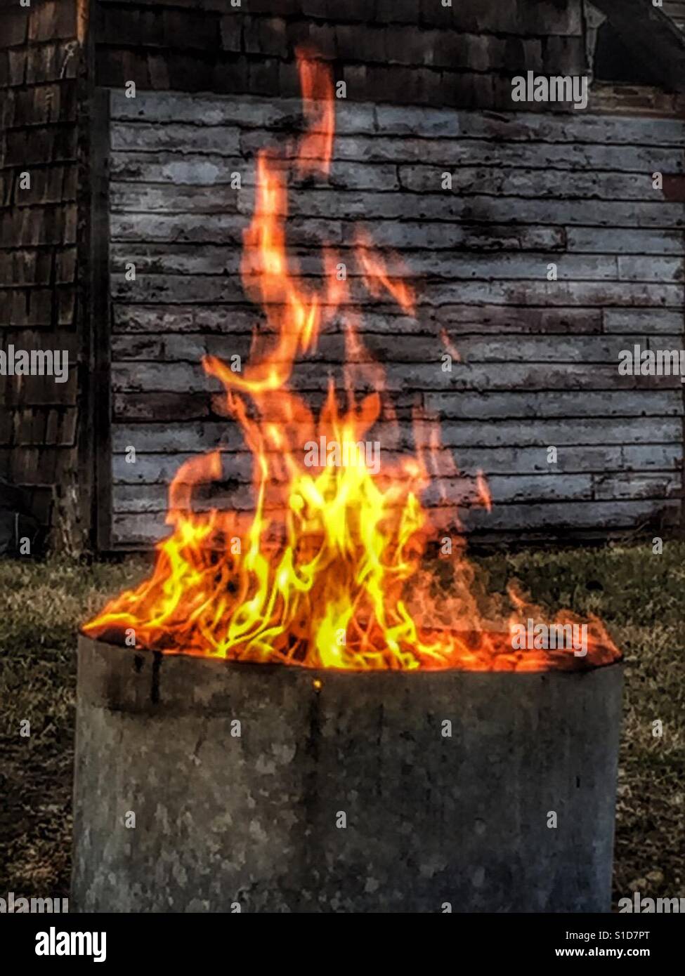 Old fire pit hi-res stock photography and images - Alamy