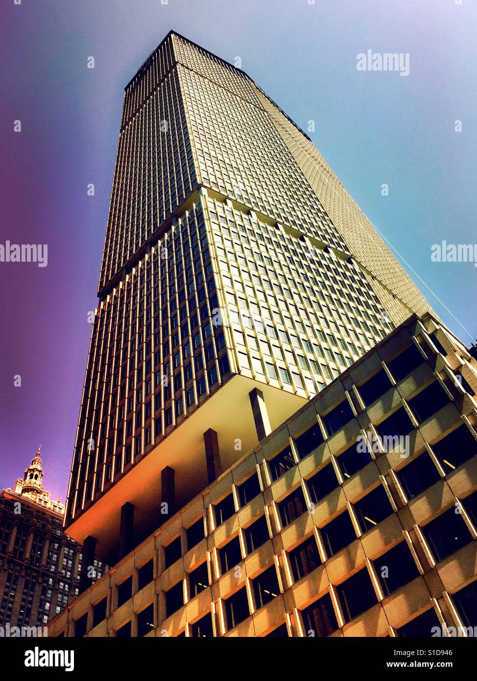 Metlife building skyscraper park avenue hi-res stock photography and ...