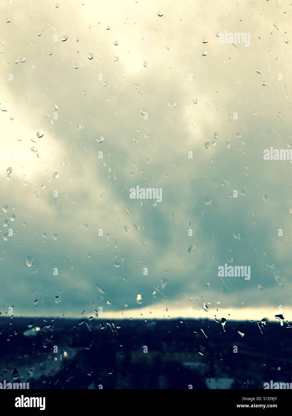Day cloudy sky hi-res stock photography and images - Alamy