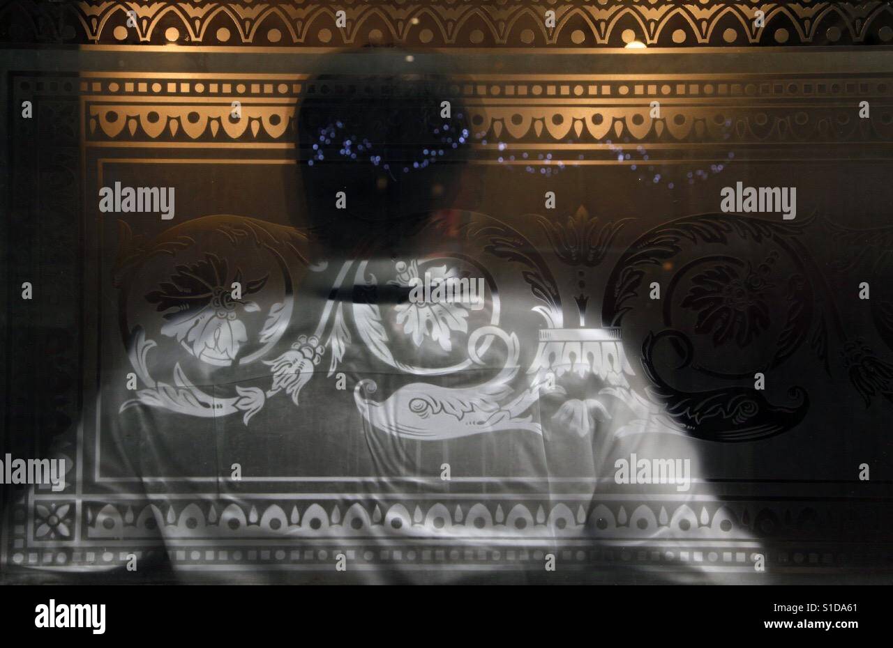 Pub stained glass window hi-res stock photography and images - Alamy